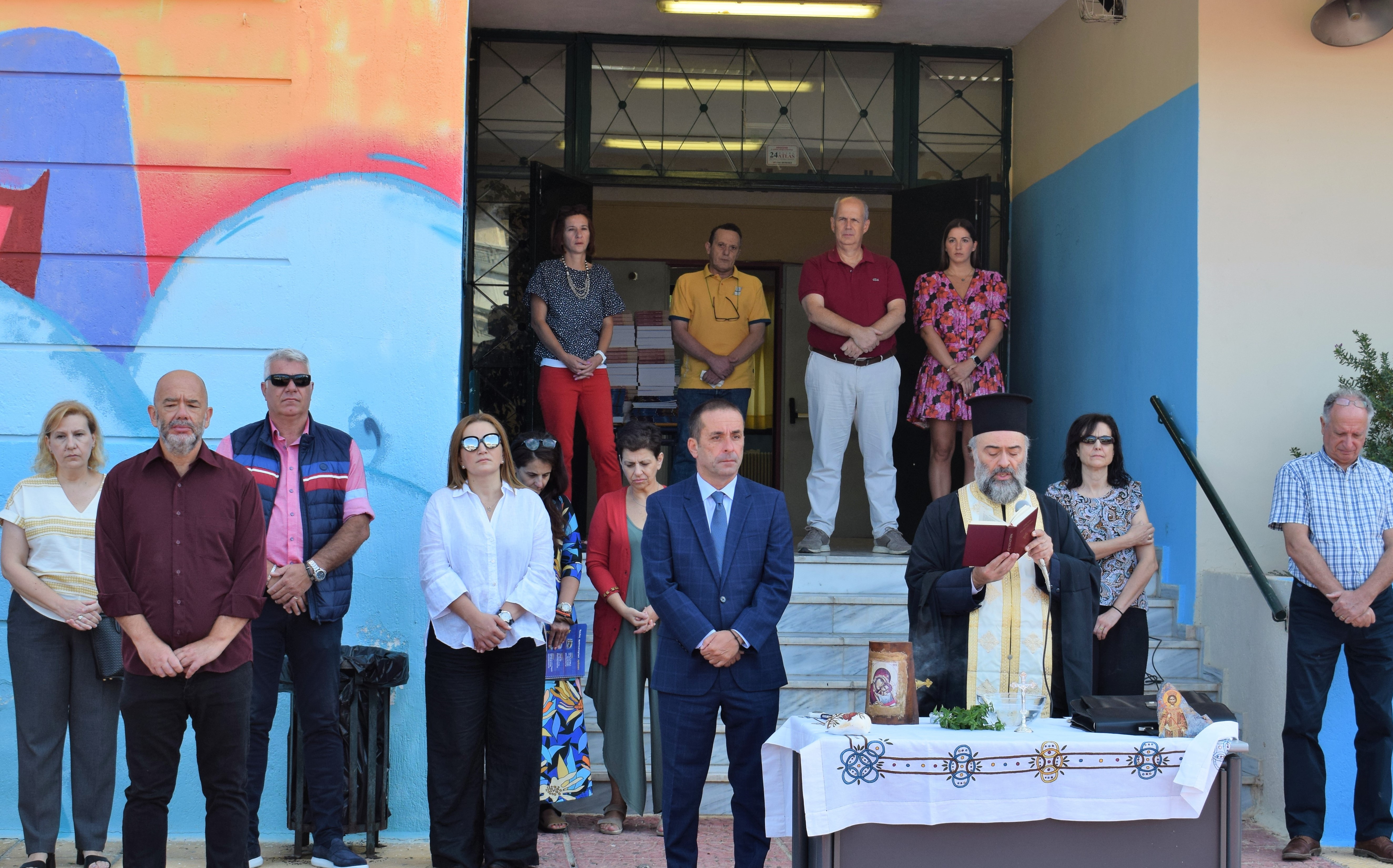Στον αγιασμό των σχολείων για το «πρώτο κουδούνι» ο Δήμαρχος Γαλατσίου ...
